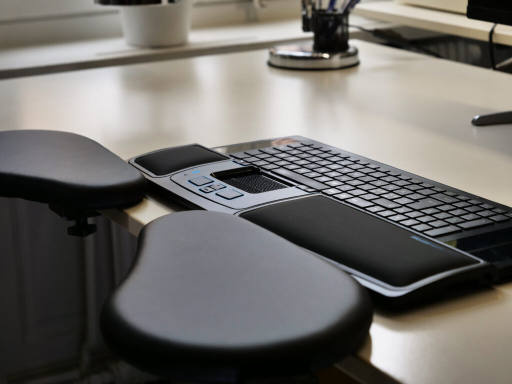 Armrest with flexible ergonomic design | Mousetrapper Split